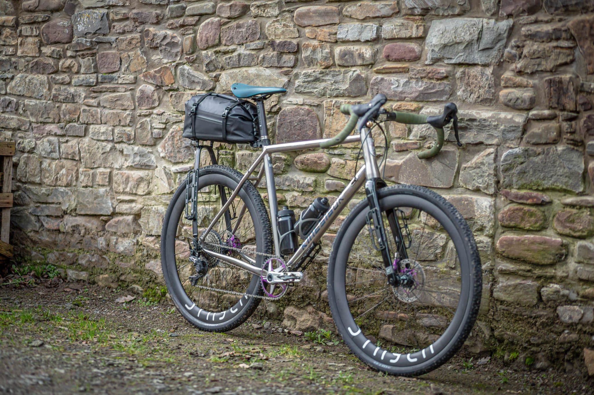 Aventuras next-level con los racks de Tailfin | RAW Cycling Magazine