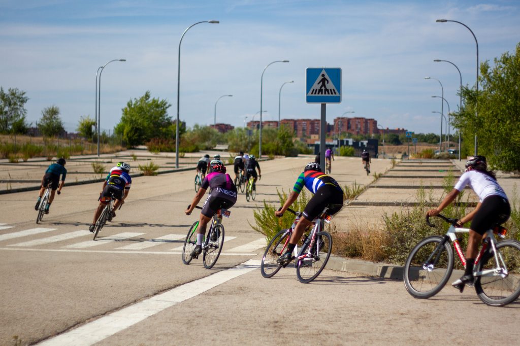 Fixed gear crit racing at the outskirts of Madrid - RAW Cycling Magazine