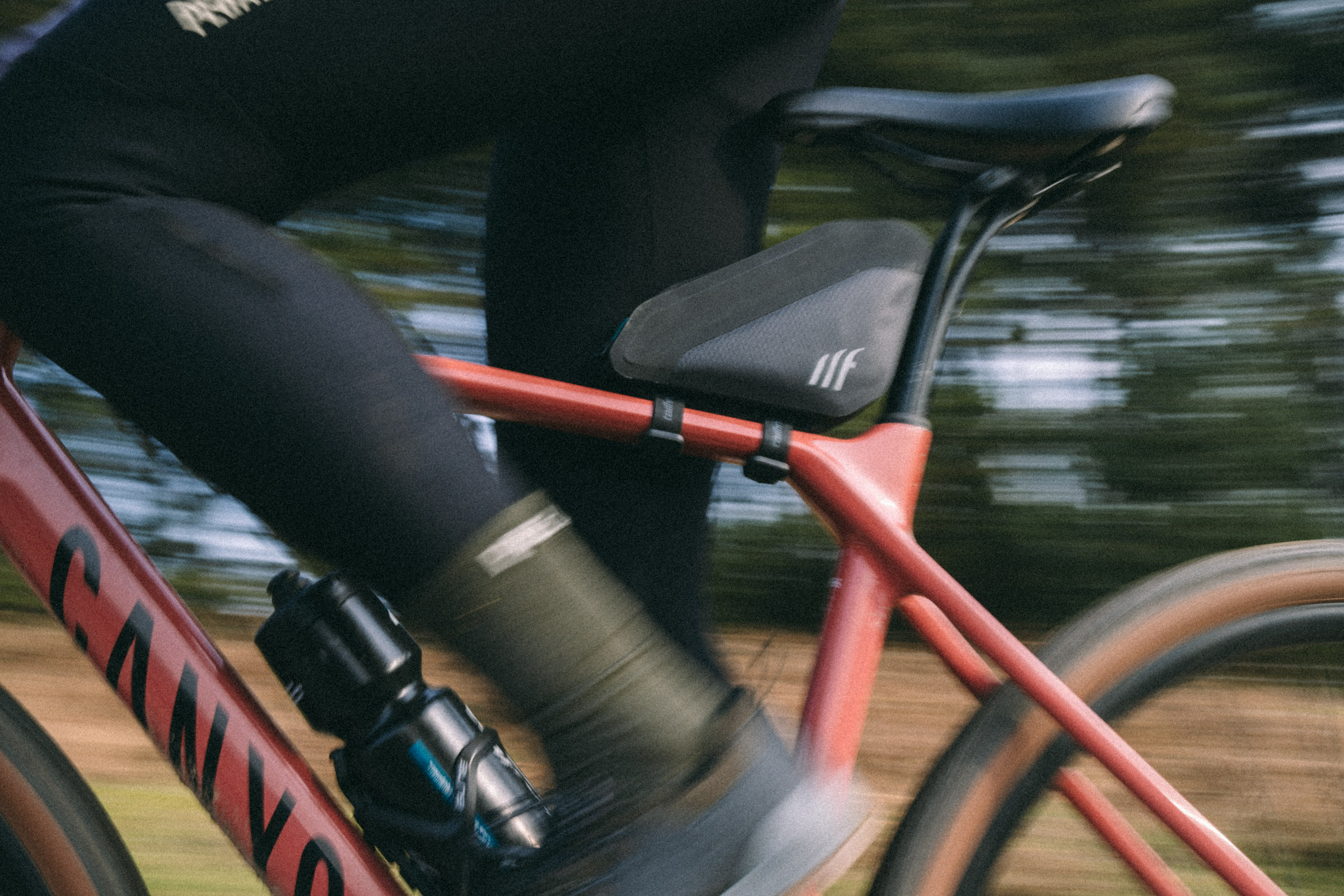Tailfin Rear Top Tube Bag: A small space, reimagined - RAW Cycling Magazine