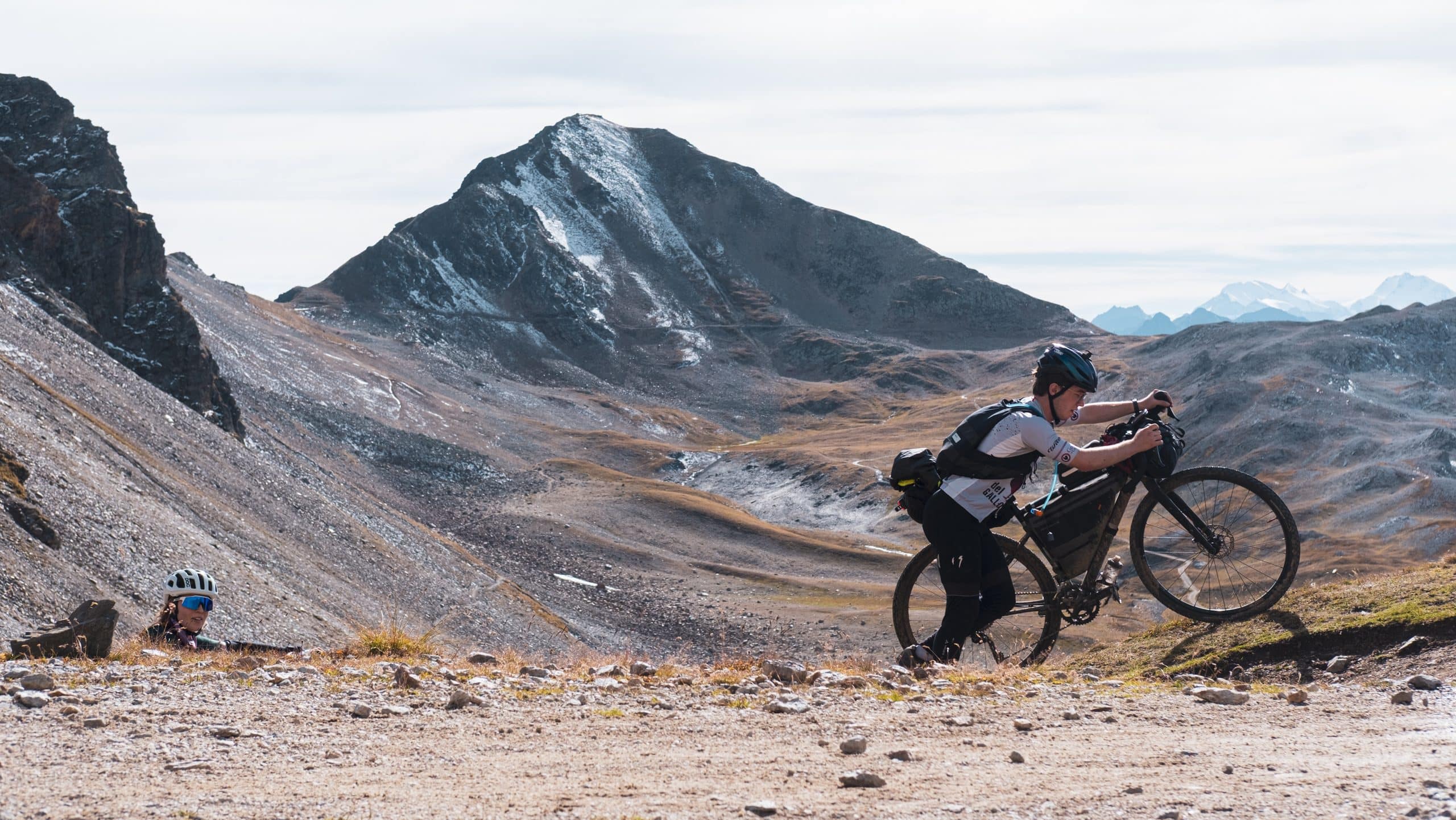 Sneak Peaks 2025: Cimas y valles, literales y emocionales - RAW Cycling ...